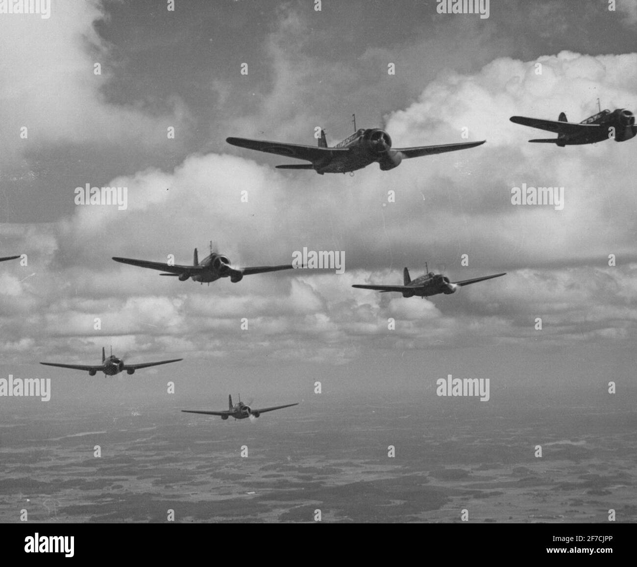 Seven 17 in formation flights, 1942 . Seven aircraft S 17 in formation ...