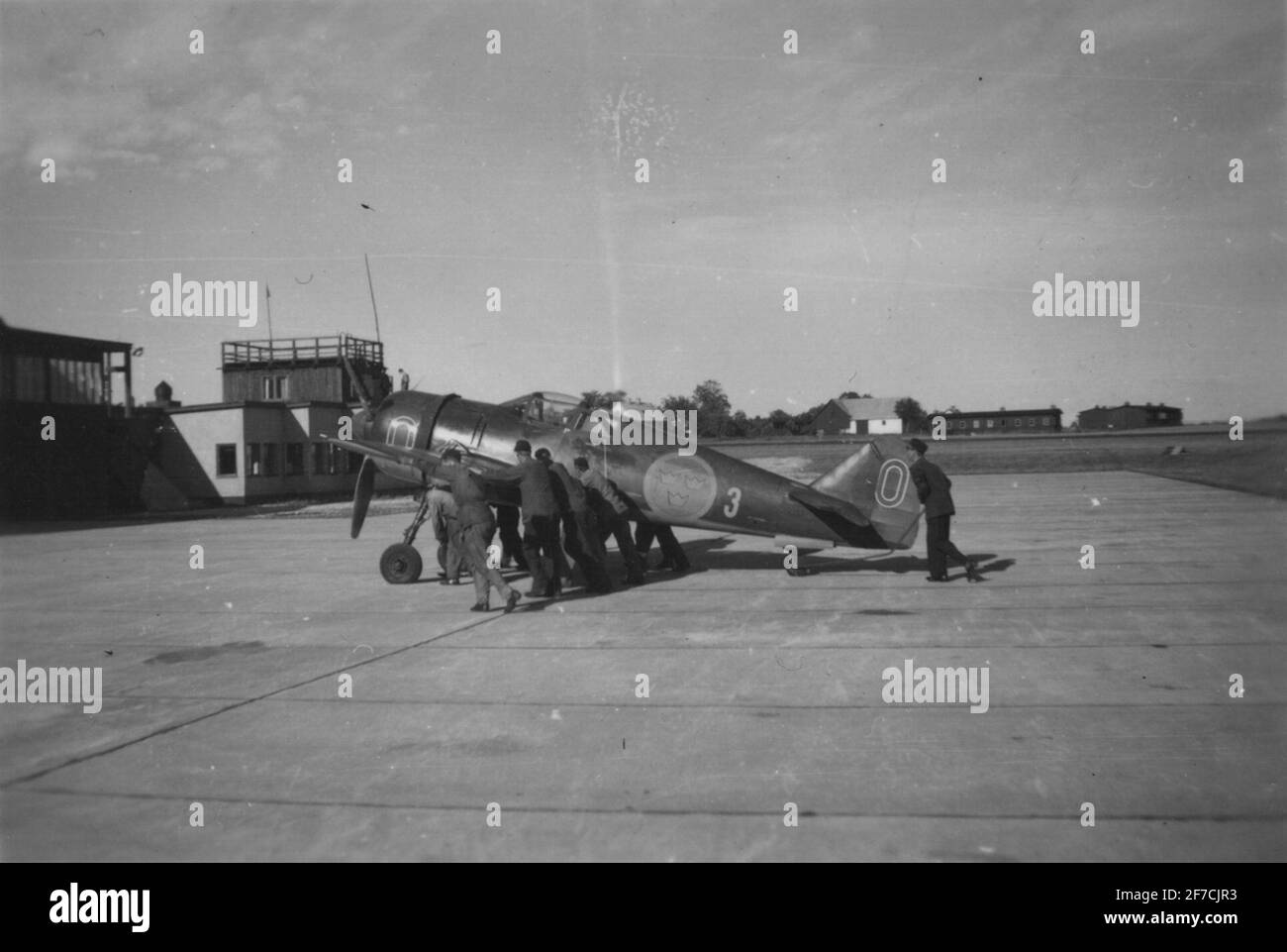 Move of aircraft J 22 on airfield on F 3, CA 1948-1949 Move of aircraft ...