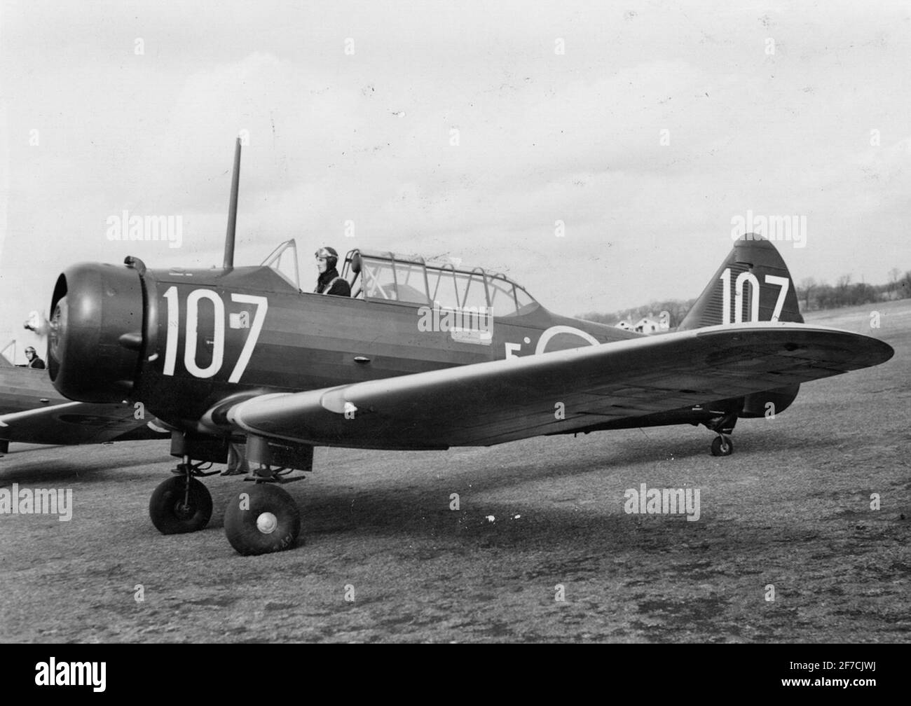 Sk 14a with flight drivers on an airfield, 1940s . airplane ski 14a ...