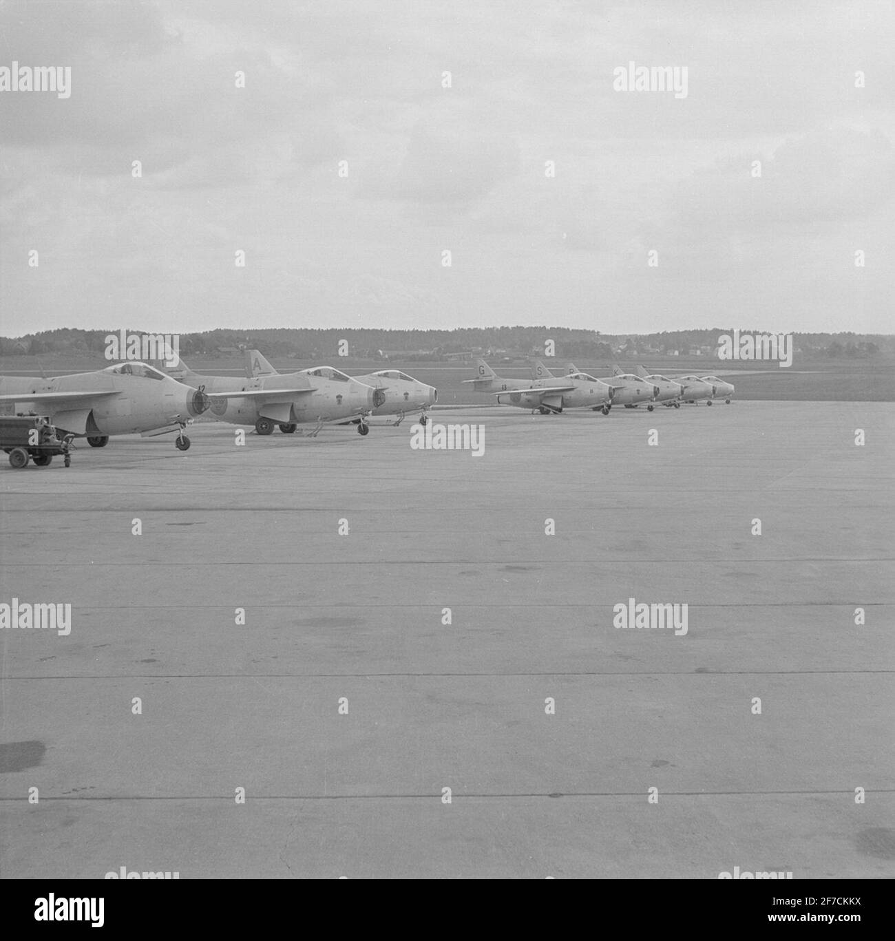Eight aircraft Saab 29 Thin on line Eight aircraft Saab 29 The barrel ...
