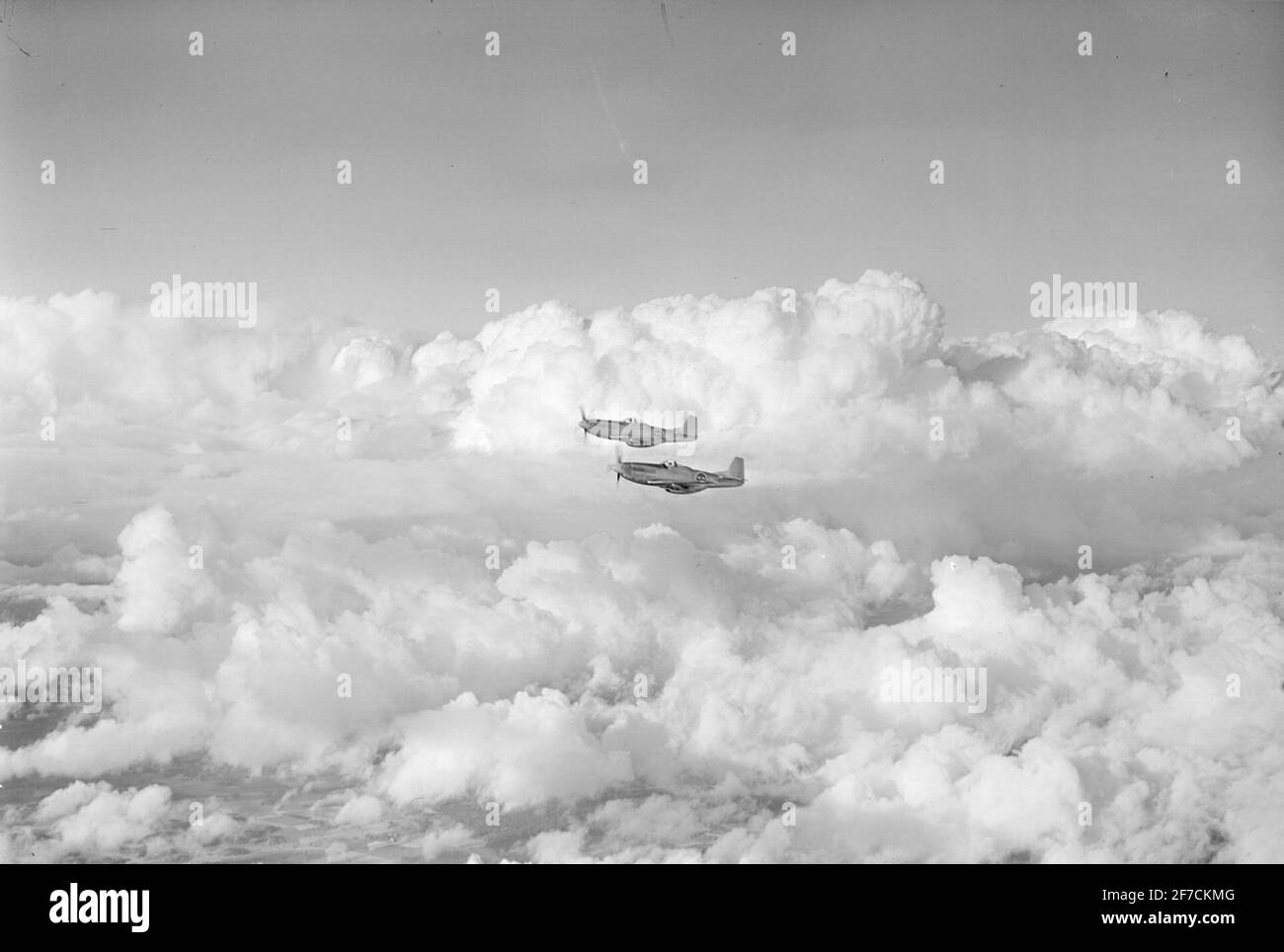 Two aircraft J 26 in the air Two aircraft J 26 flies in Roteformation ...