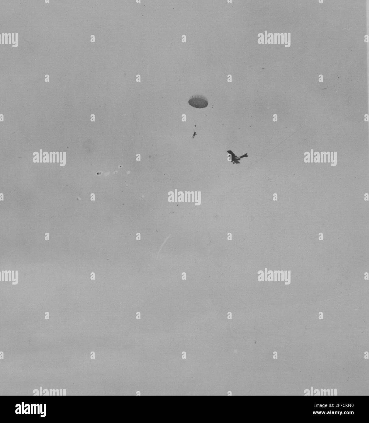 Parachute of Raoul Thörnblad on Ilug 1923 Parachuting. Raoul Thörnblad ...