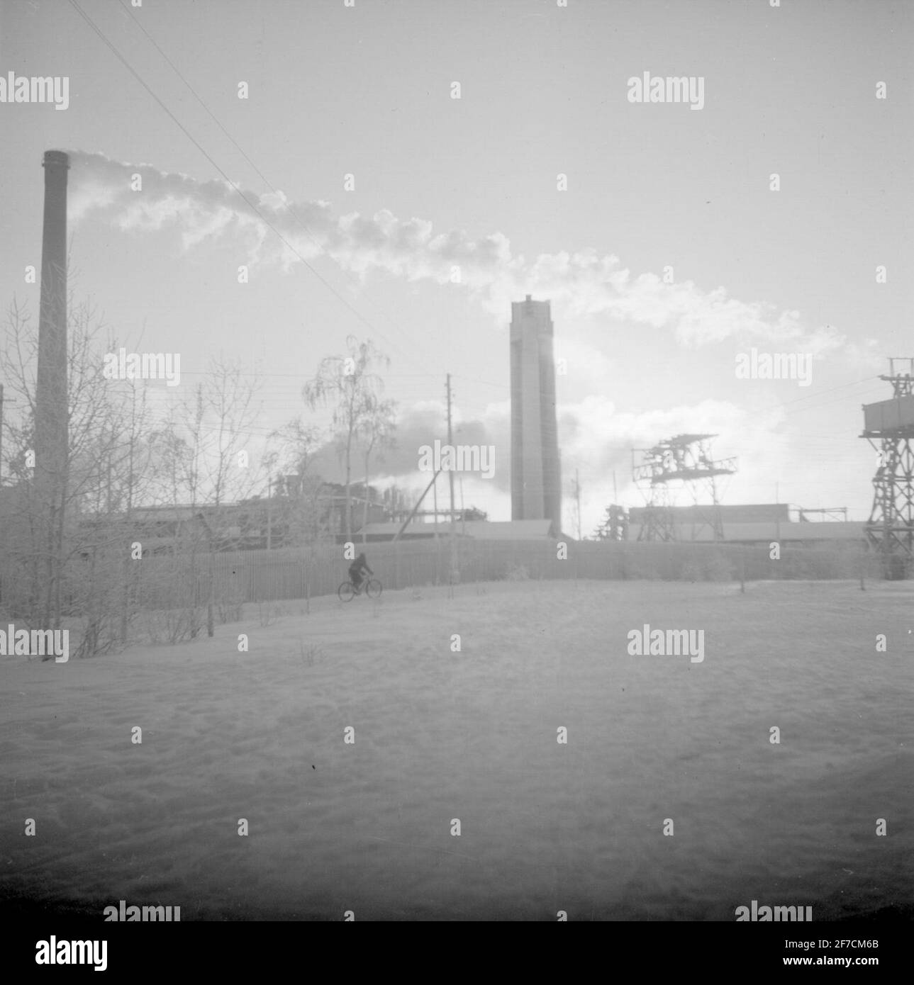 Paper pulp factory in Veitsiluoto at F 19 . The paper pulp in ...