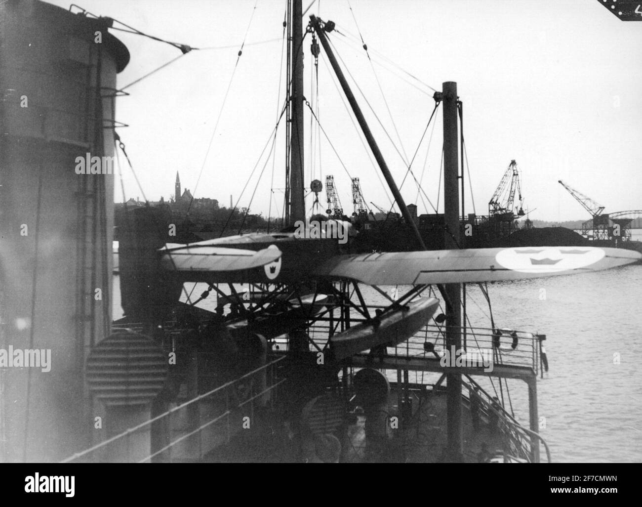 Aircraft S 5 is lifted to ship tires, 1933 aircraft S 5 is lifted with ...