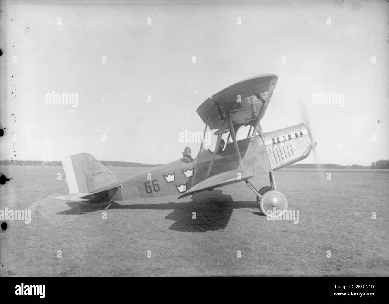 Airplane start runway hi-res stock photography and images - Alamy