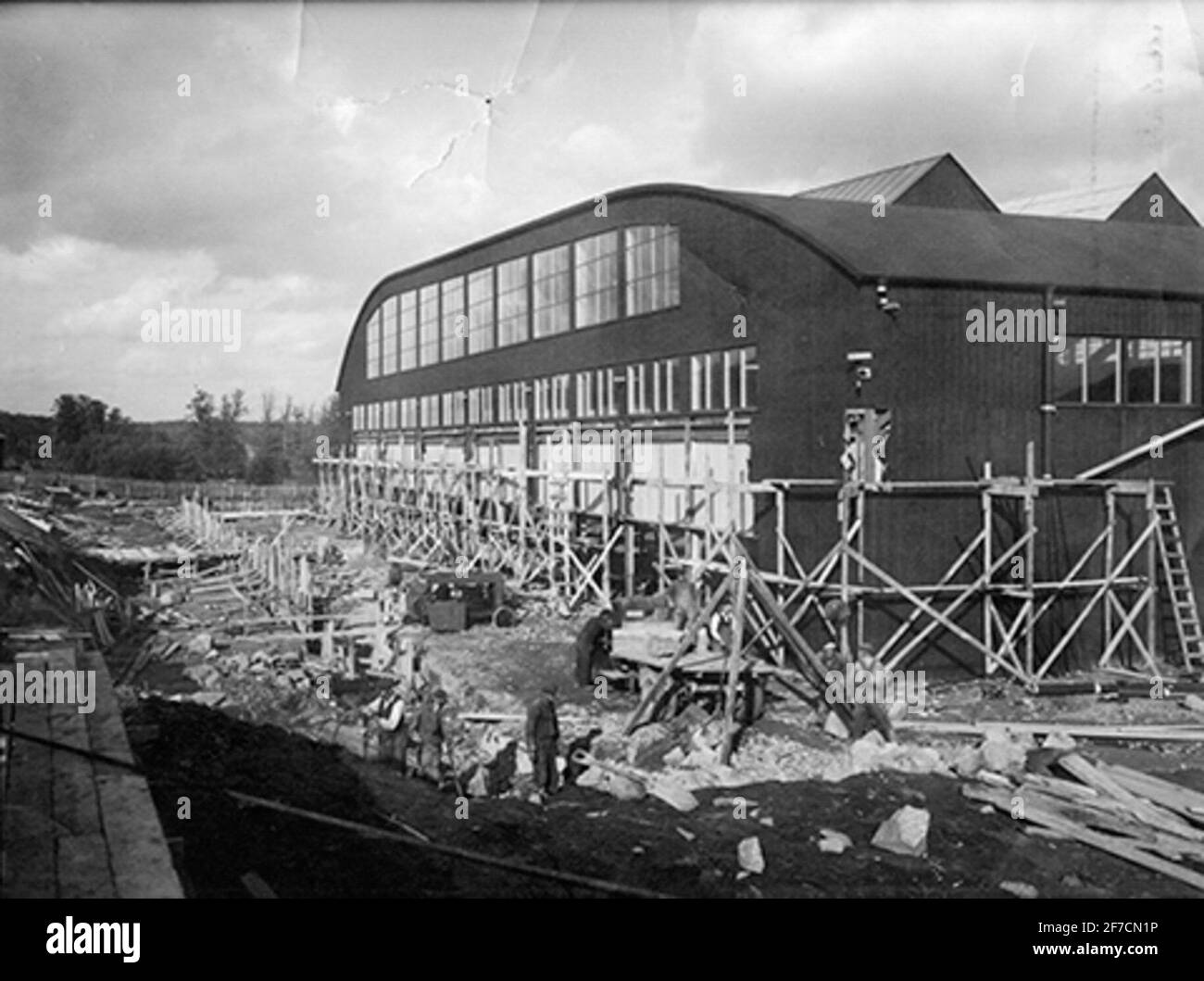 Mounting hall on F 2 during construction, 1940 Mounting hall on F 2 ...