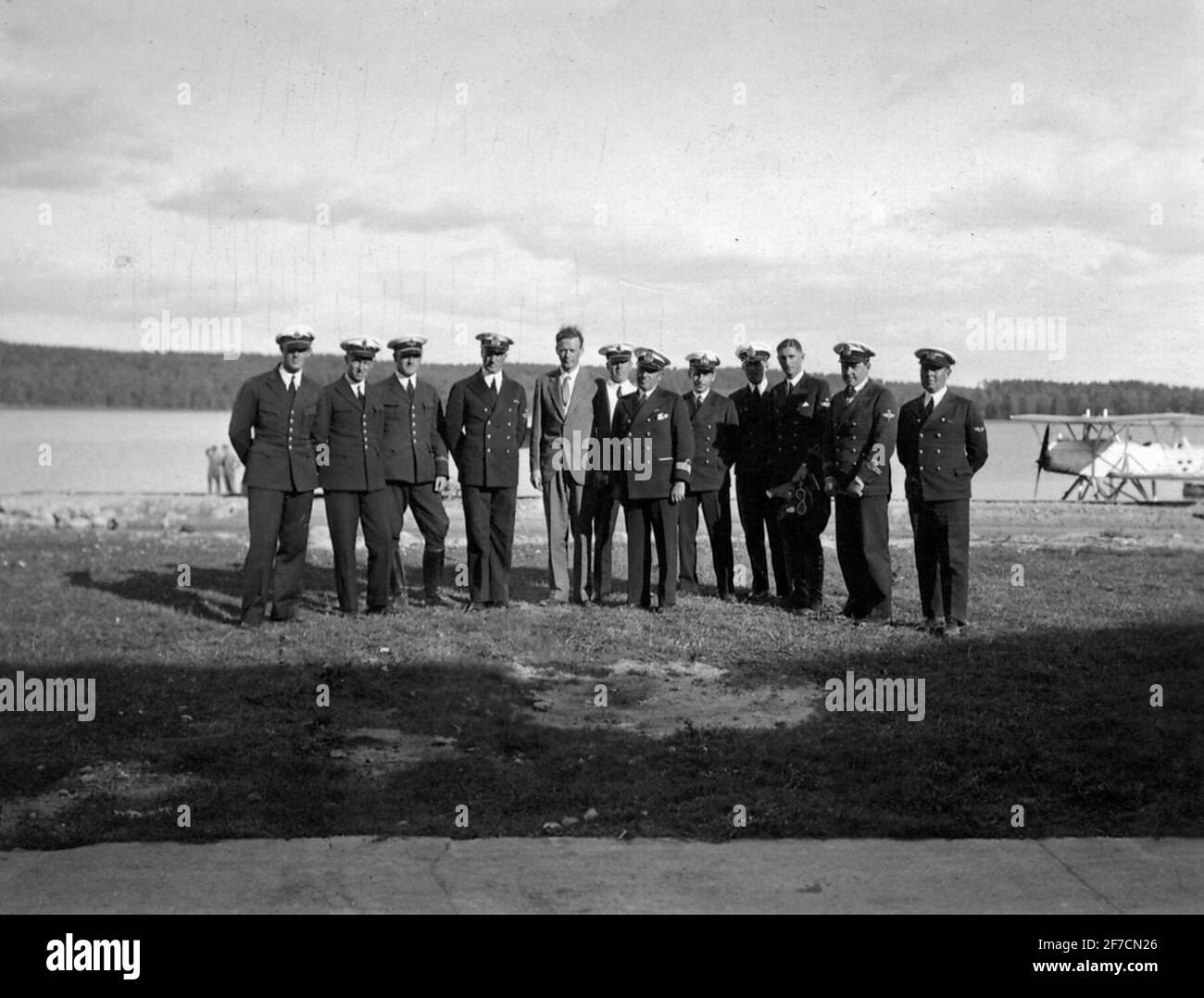 Group photo of Swedish officers and Charles Lindbergh on F2, 19 group ...