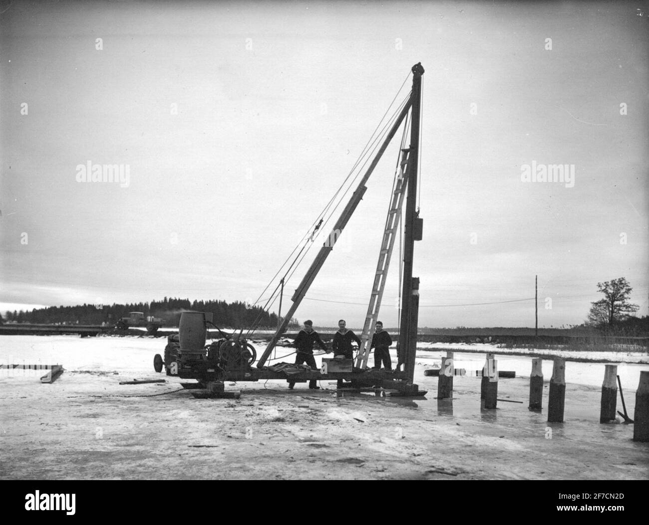 Piling work for bridge on F 2, 1934 Pillage work for bridge at F 2 ...