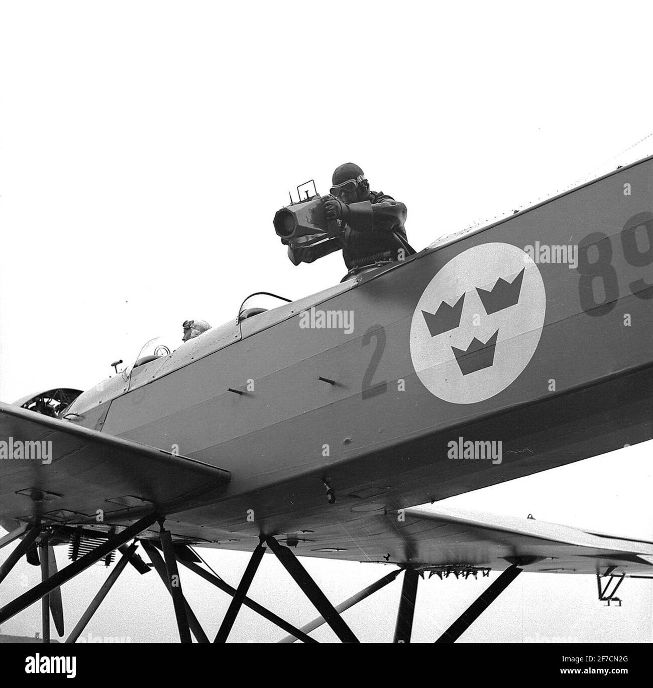 Handheld camera Black and White Stock Photos & Images - Alamy