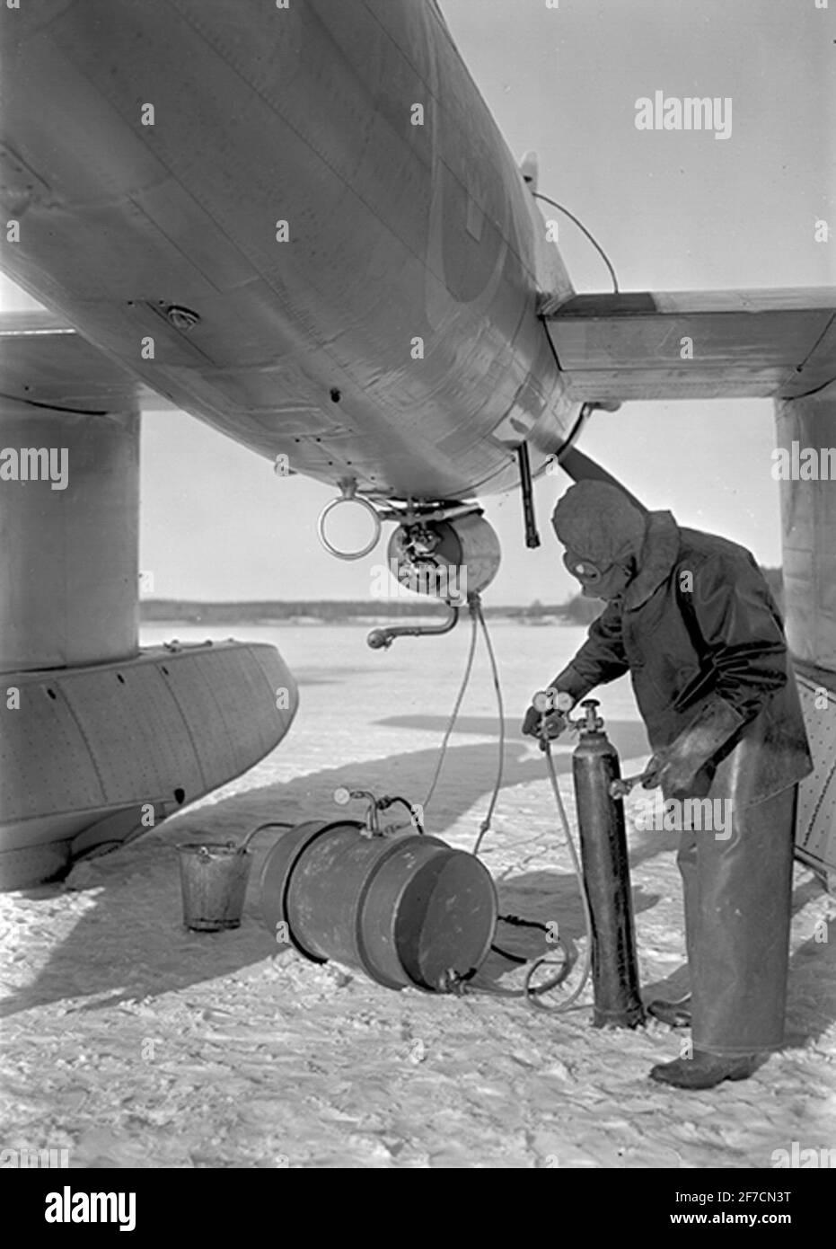 Filling of fog formers on aircraft 17. Filling fog formers on aircraft ...