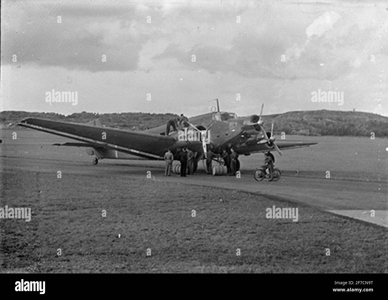 Refueling of TP 5 - Junkers The 52 refueling of aircraft TP 5, Junkers ...