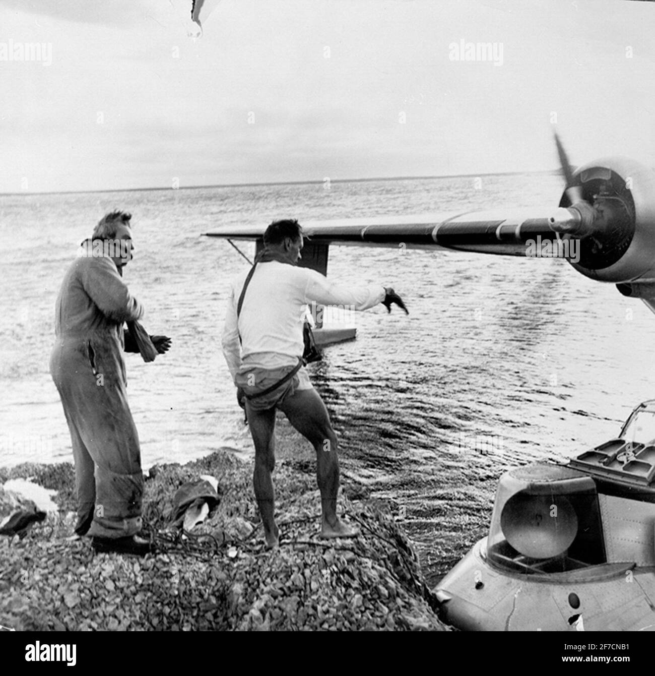 Mooring the seaplane TP 47 Catalina at Spetsbergsexpe Mooring the ...