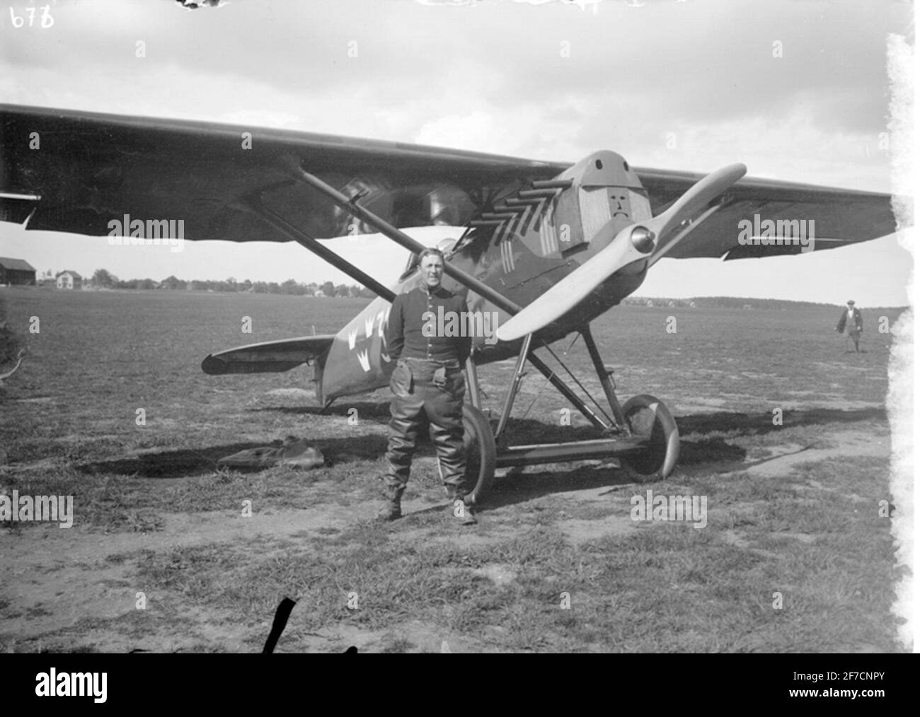 Airplane FVM J 23, Portrait Portrait of Lieutenant in front of aircraft ...