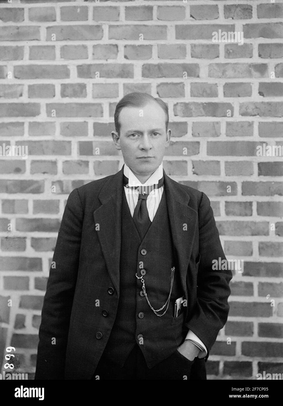 Portrait of flight engineer Henry Kjellson, 1934 motif: Portrait of ...