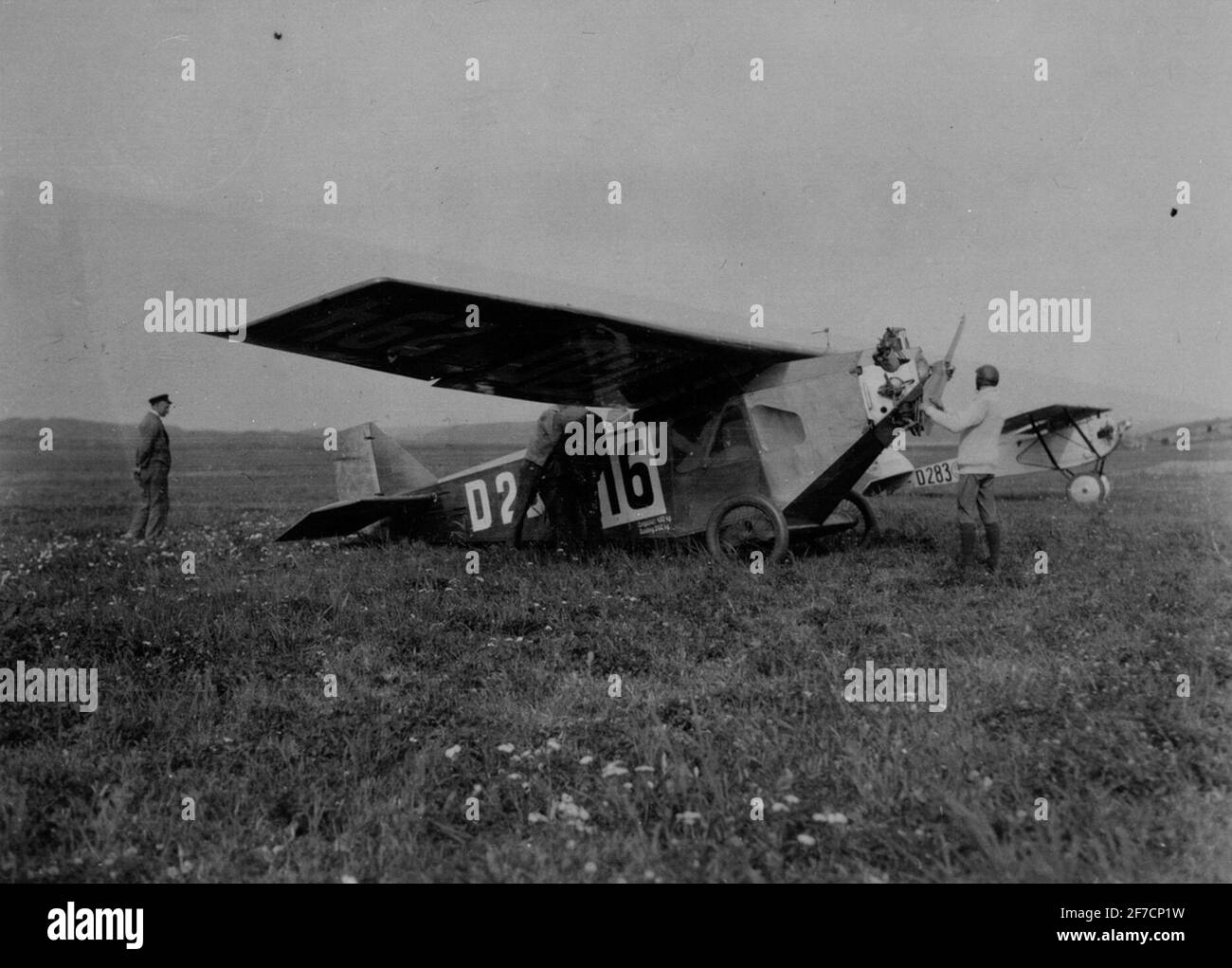 Mechanic and aircraft for aircraft Caspar Cle 11 at Ilug, 1923 Motifs ...
