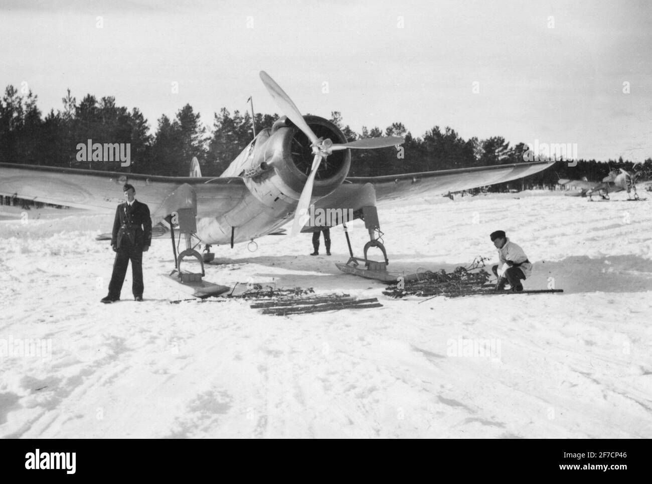 Aircraft S 17 equipped with retractable ski stand on F 3, winter time ...