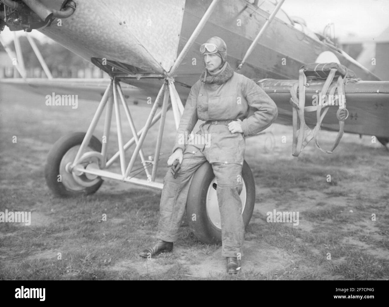 Portrait Lieutenant and aircraft Portrait of Lieutenant in flying suit ...