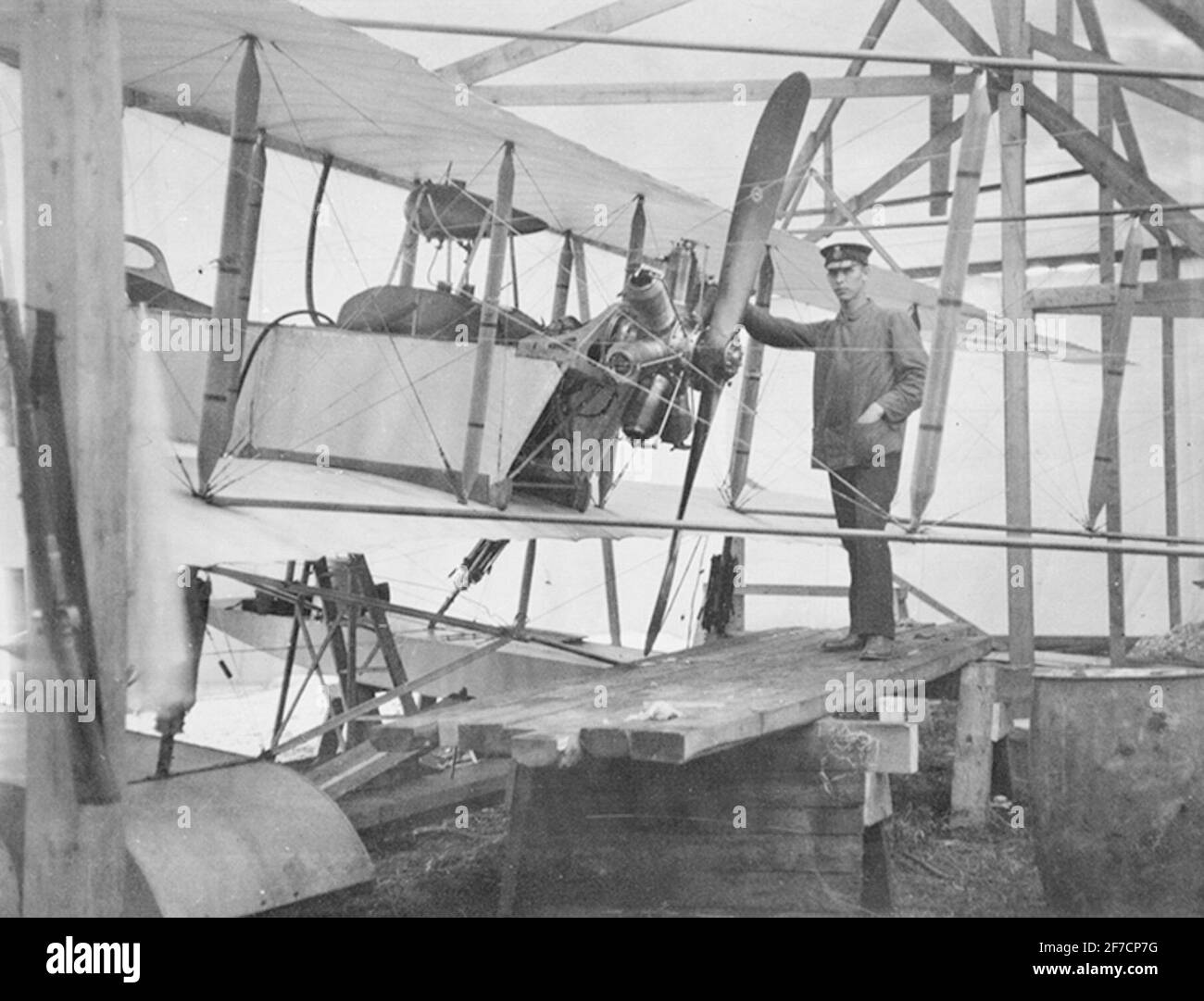 Airplane maintenance techniques hi-res stock photography and images - Alamy