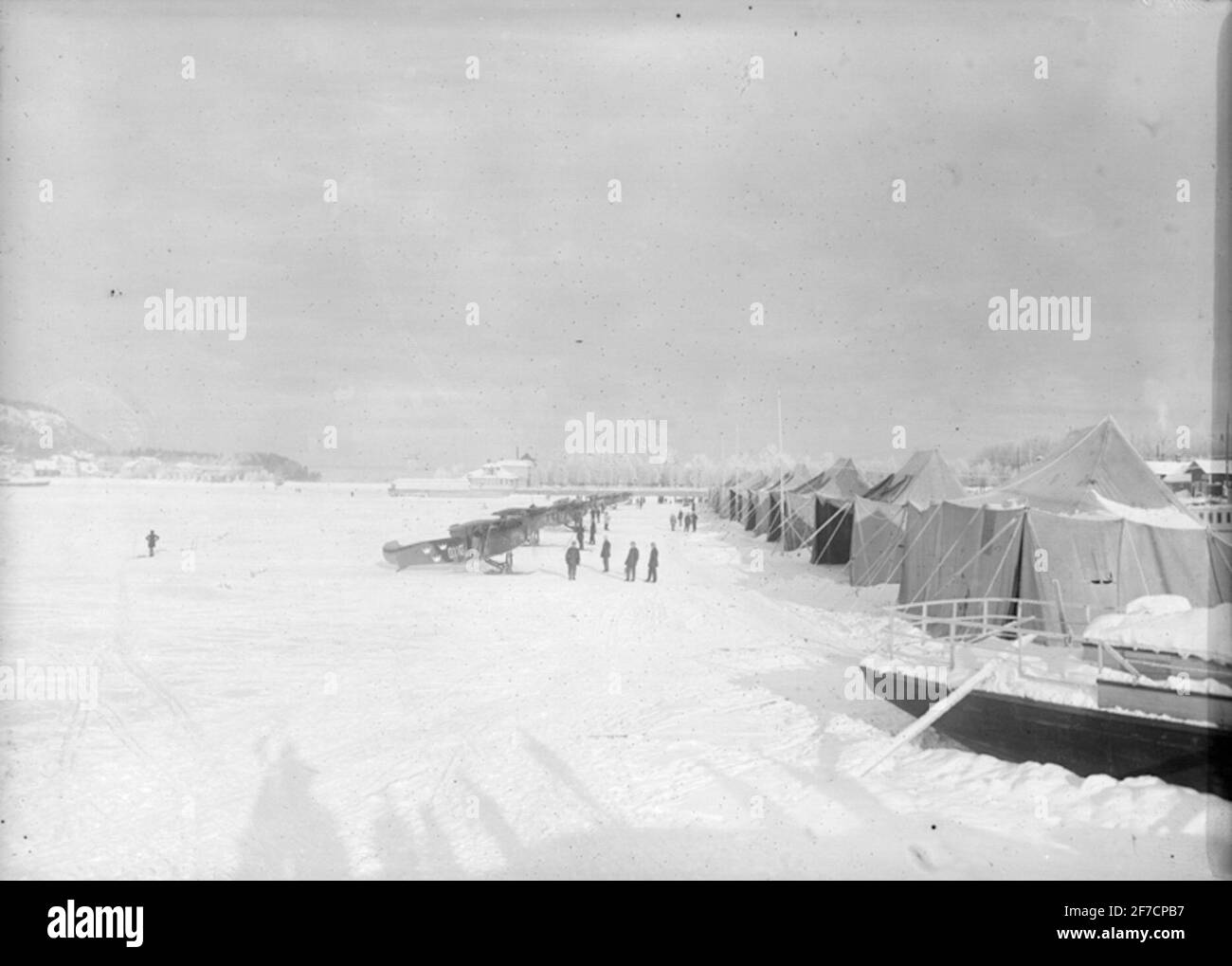 Multiple planes Black and White Stock Photos & Images - Alamy