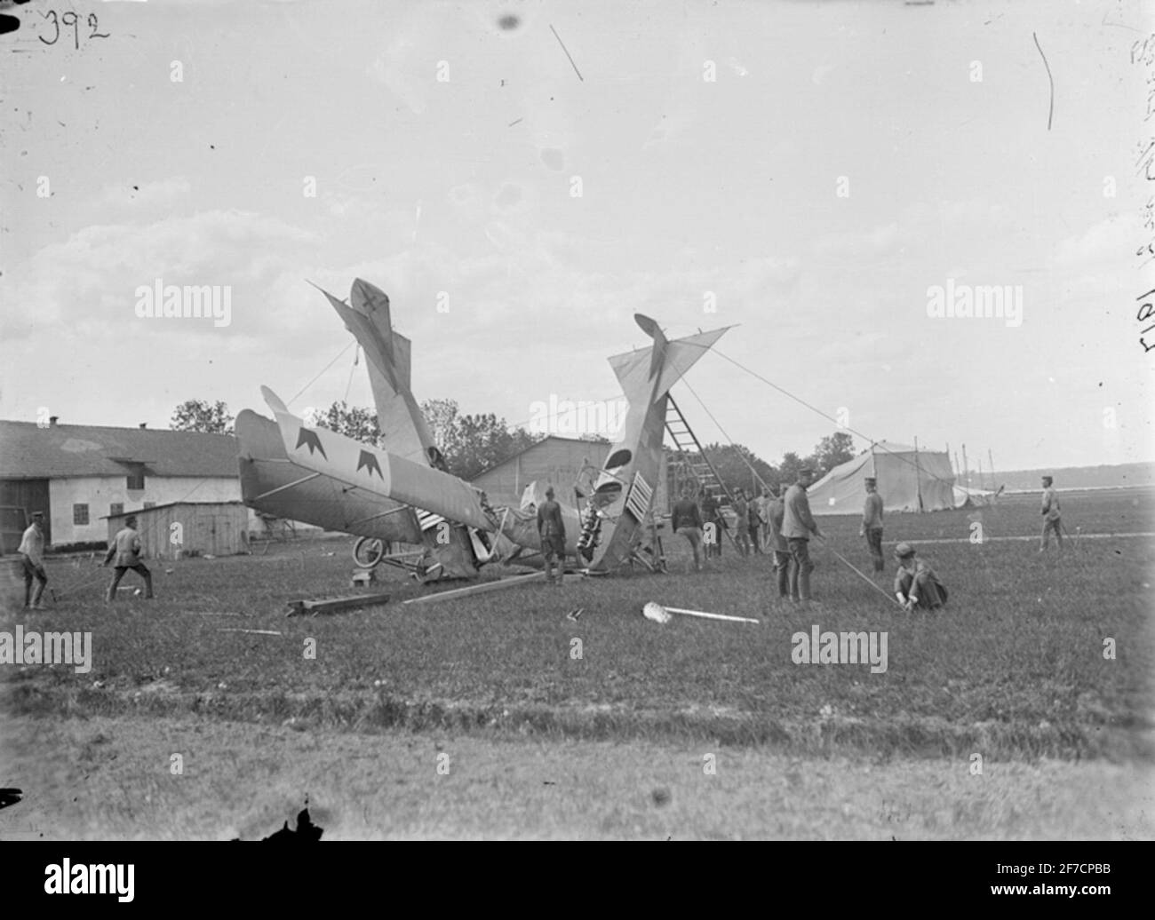 Wreck, airfield Two aircraft albatrosses wrecked. Work to turn the plan ...