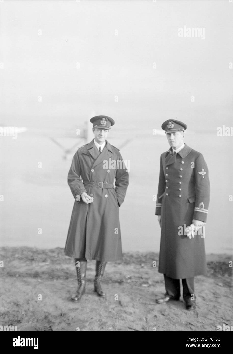 Portrait, two men portrait of Captain Tornberg and Lieutenant Holmér ...