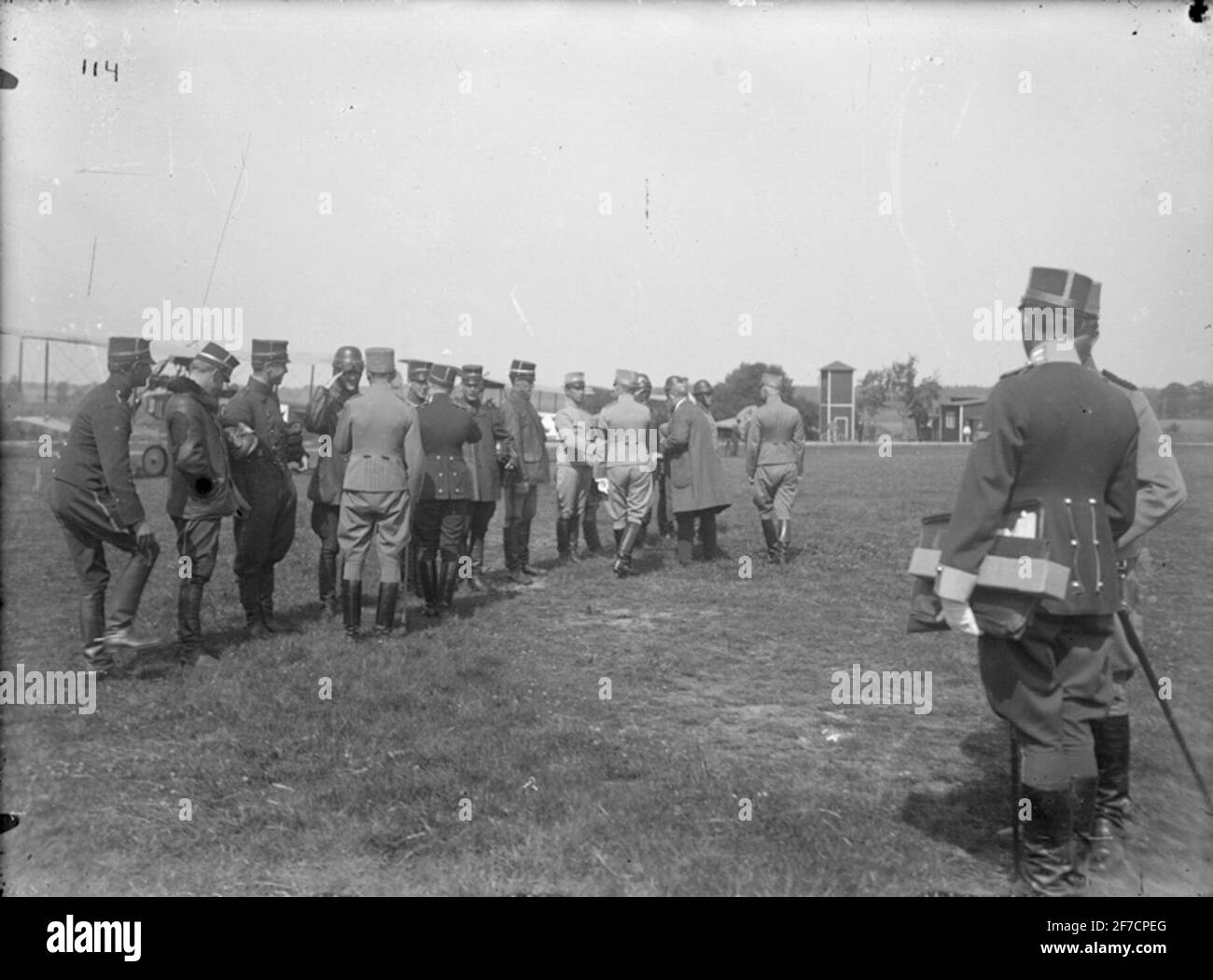 Inspection inspection on the airplane company at Malmen, 1920. General ...