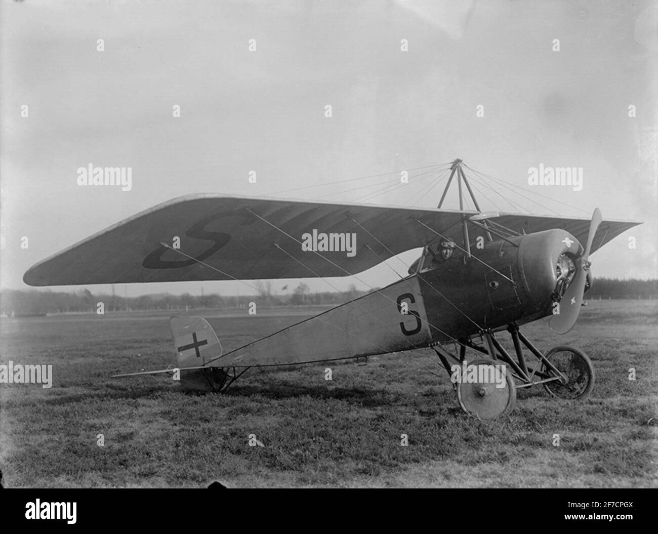 Airplane Thulin D with drivers set up in Ljungbyhed. At Enoch Thulin's ...
