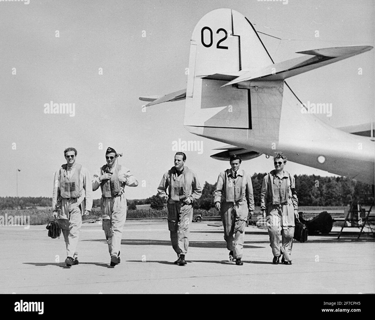The crew of aircraft TP 47 Catalina. The crew of aircraft TP 47 ...