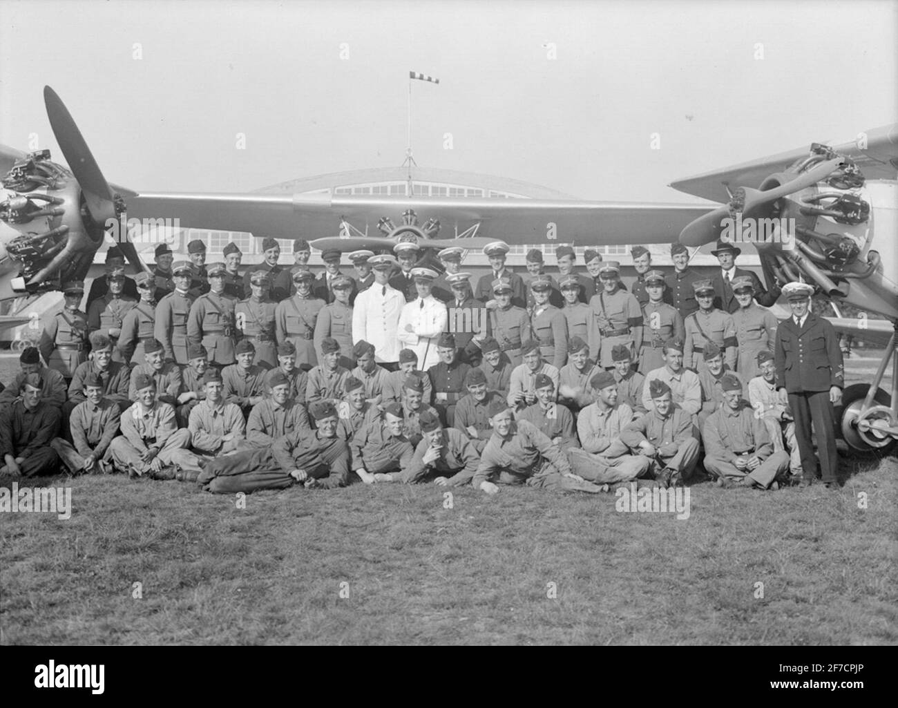Group portrait, army spanning course Group portrait. Participants in ...