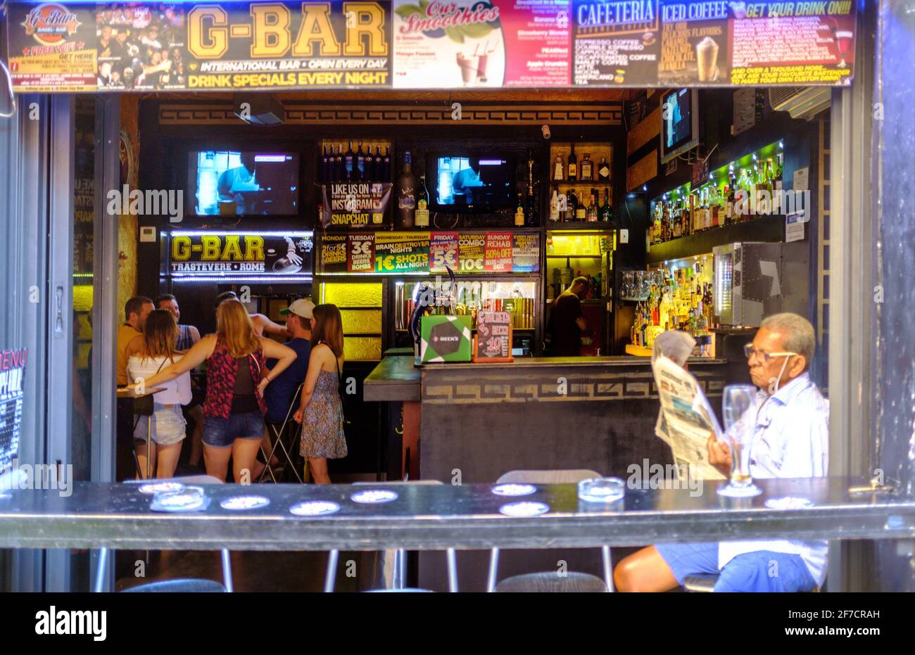 Guests sitting outside a bar in the evening hi-res stock photography ...
