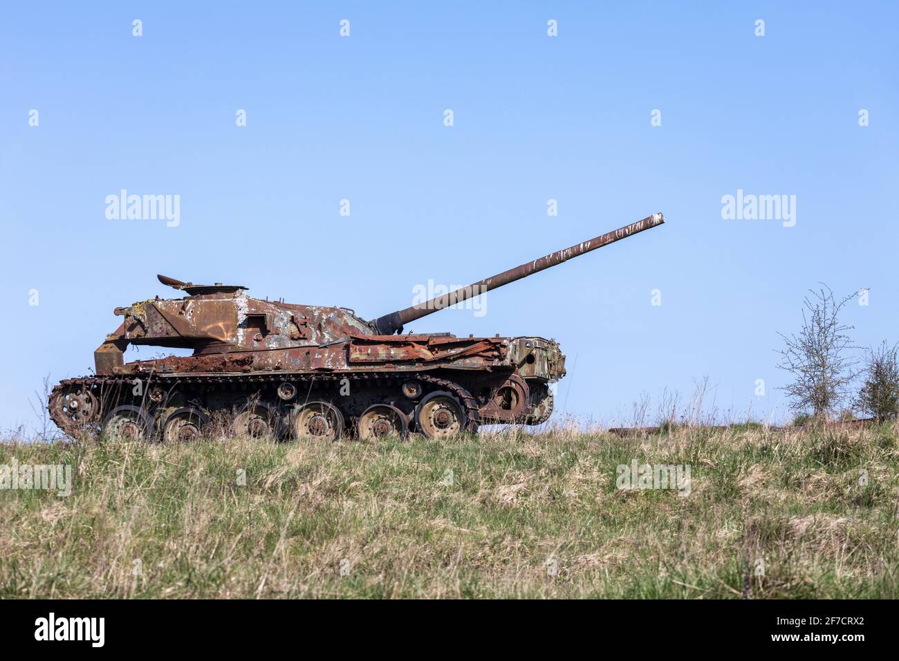 Abandoned tank hi-res stock photography and images - Alamy