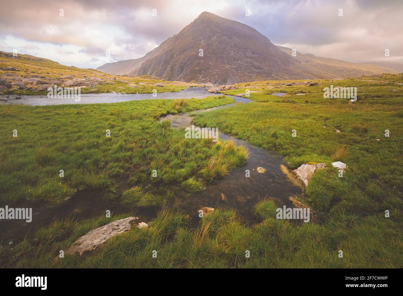 Dramatic landscape at Cwm Idwal in the Gyderau mountains of Snowdonia ...