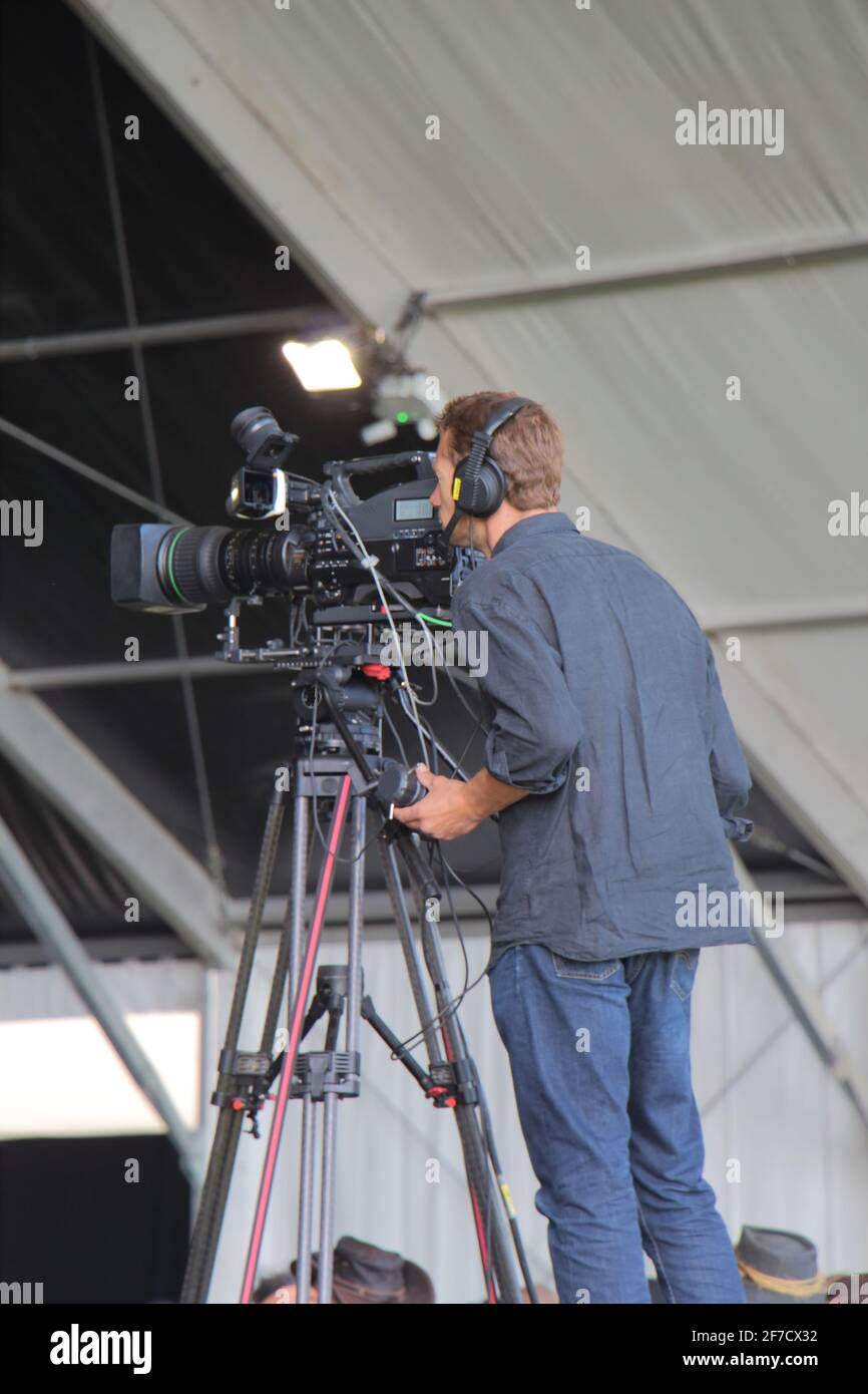 Professional cameraman hi-res stock photography and images - Alamy