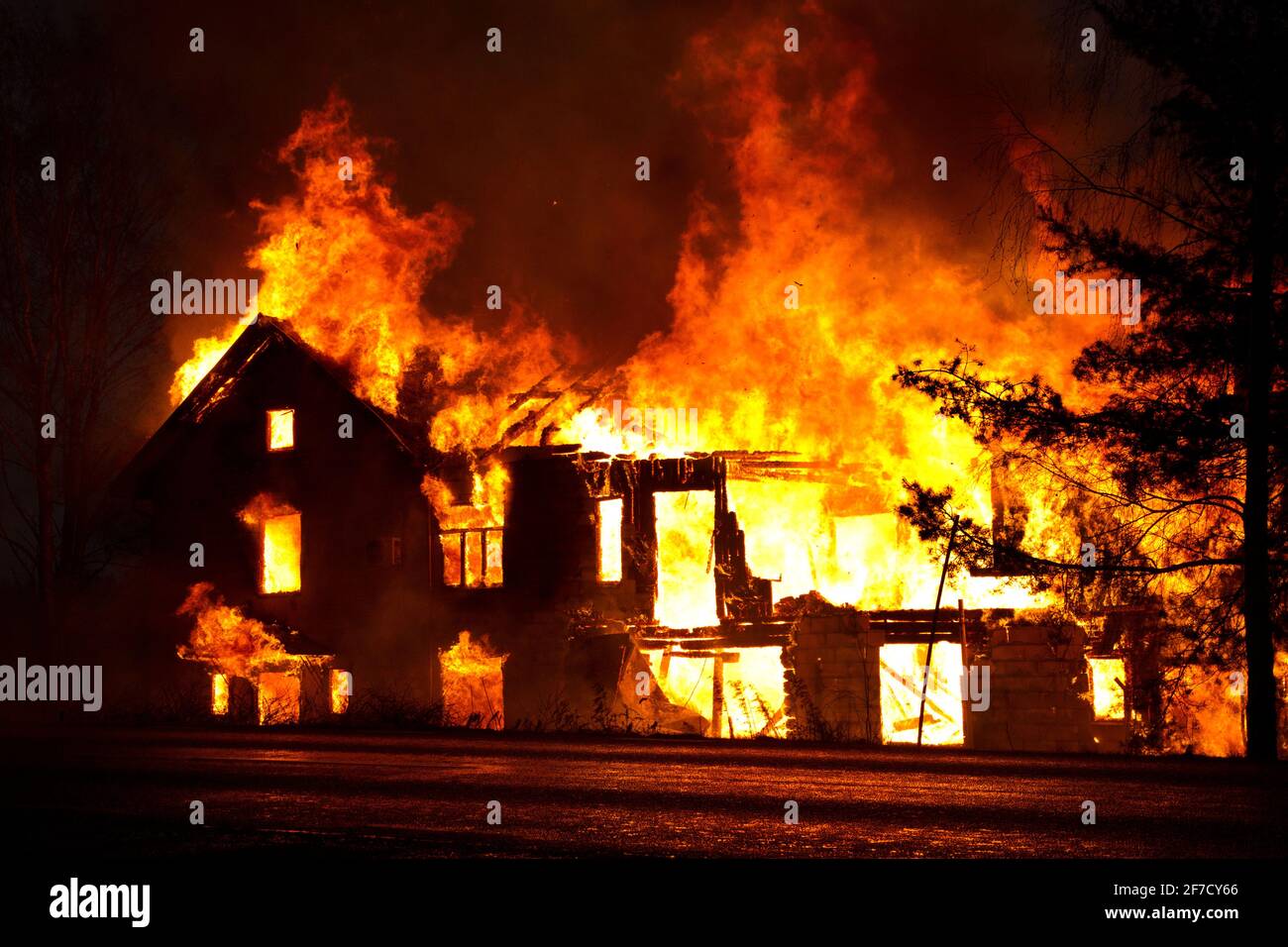 Fire in a house hi-res stock photography and images - Alamy