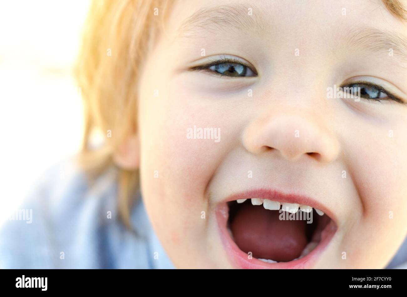 Child portrait childhood laughing hi-res stock photography and images ...