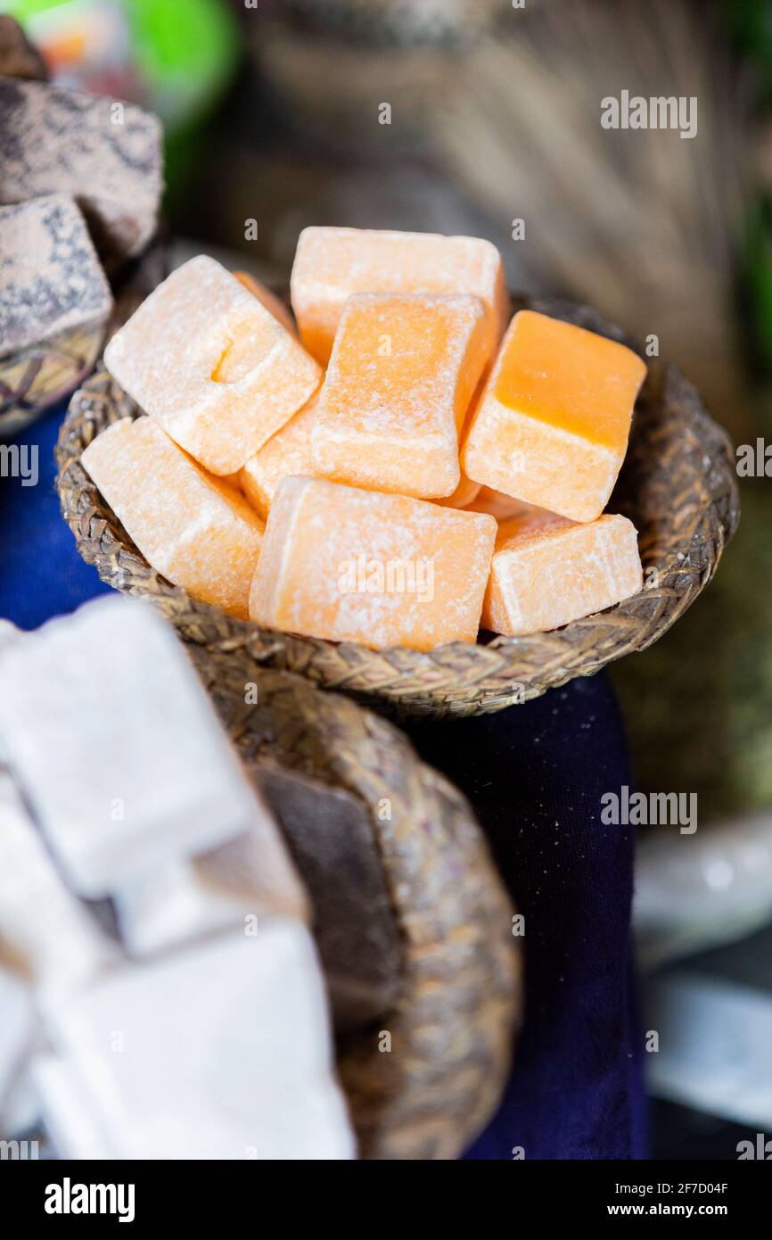 Traditional arab basket hi-res stock photography and images - Alamy