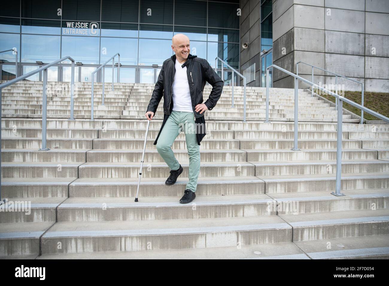 Man with cane on steps hi-res stock photography and images - Alamy
