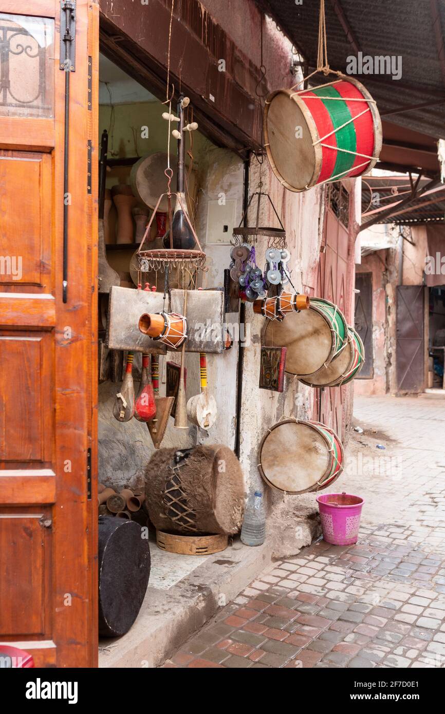 Moroccan musical instruments hi-res stock photography and images - Alamy