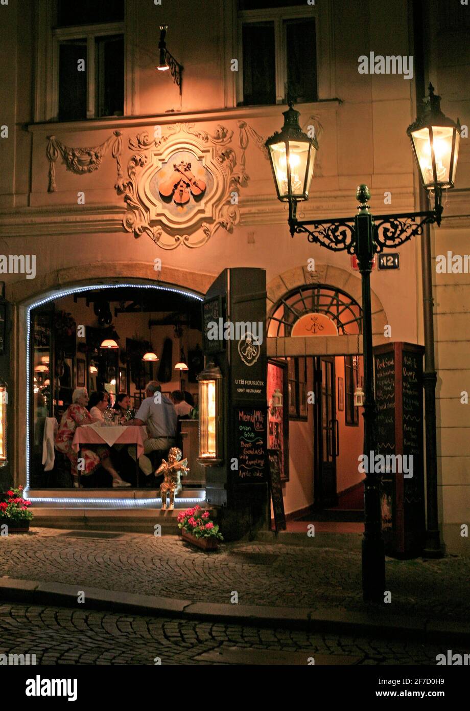 Vine bar Three Violins location in the house "at the Three Little ...