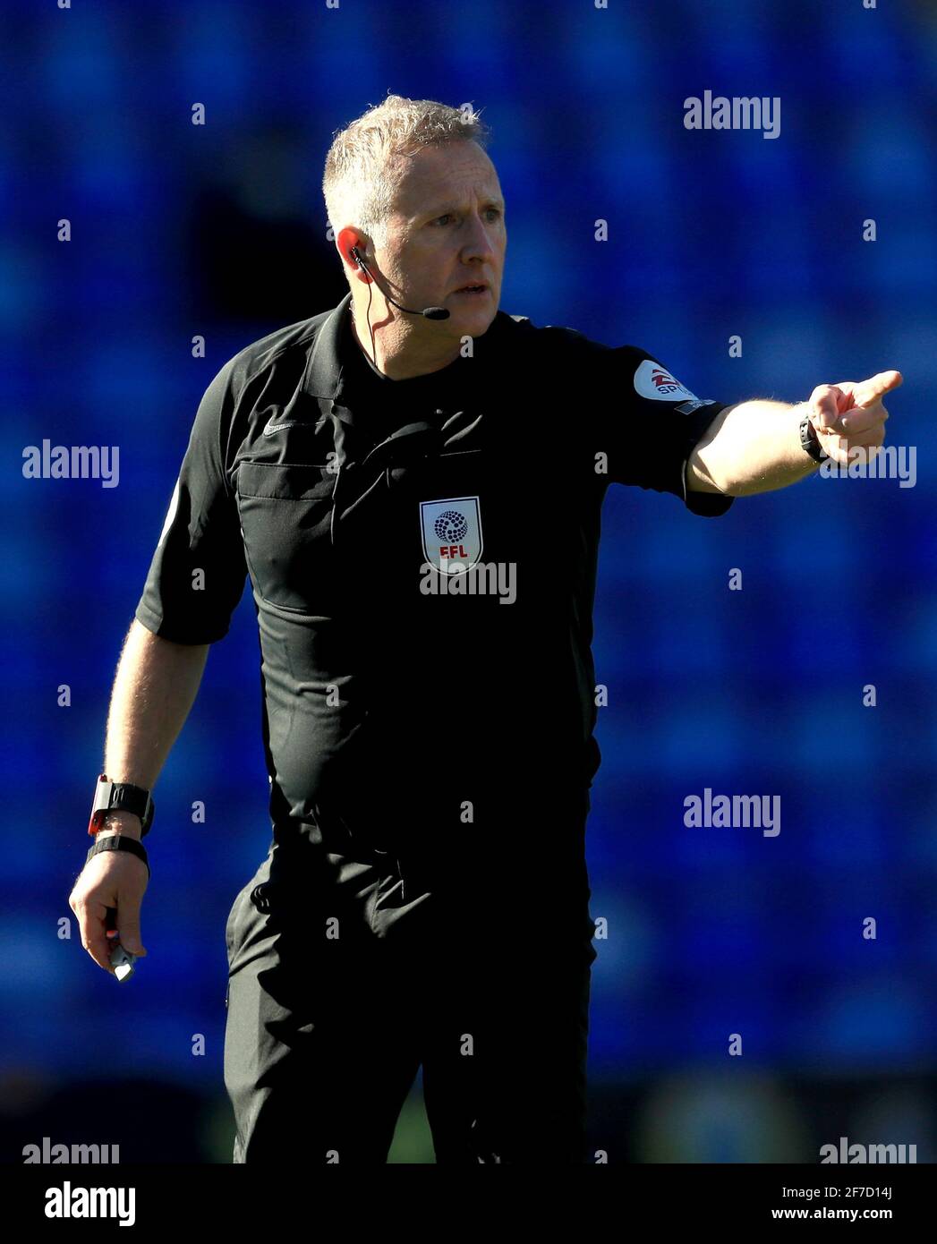 Referee Jonathan Moss during the Sky Bet Championship match at the ...