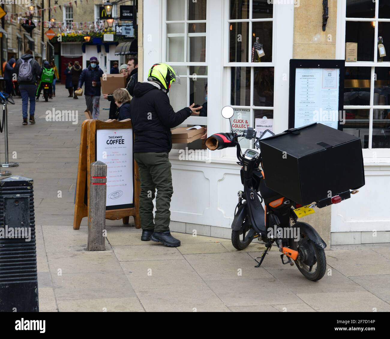 cambridge, UK, England, 03-04-2021. Cycle delivery rider collects food ...