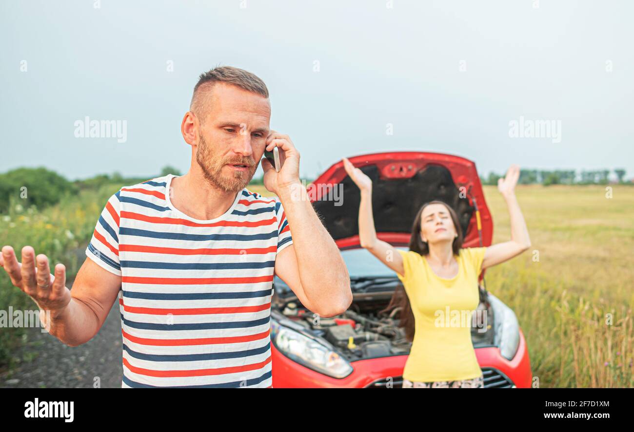 Car breakdown woman call help hi-res stock photography and images - Alamy
