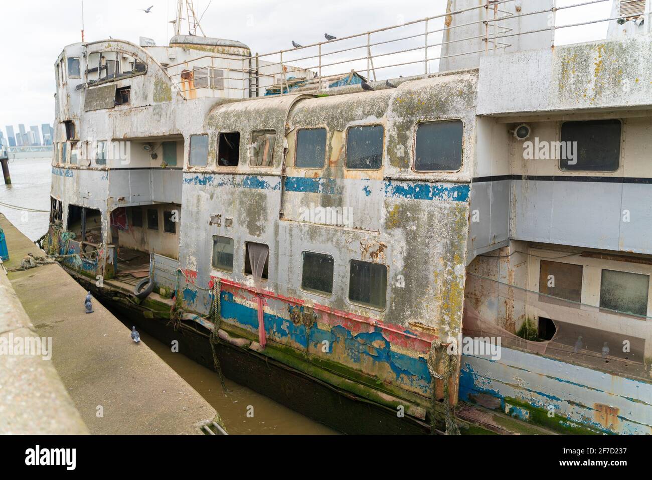 Royal Iris Ship Stock Photo - Alamy