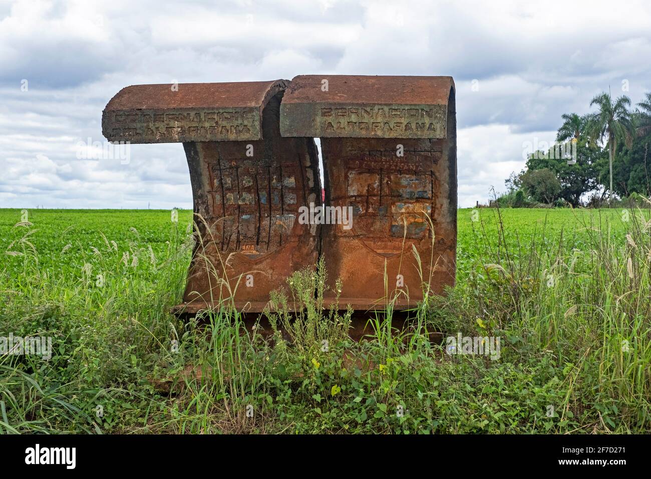 Old public transport bus paraguay hi-res stock photography and images ...