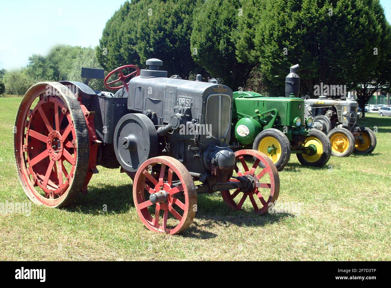 Vintage tractors tractor parade hi-res stock photography and images - Alamy