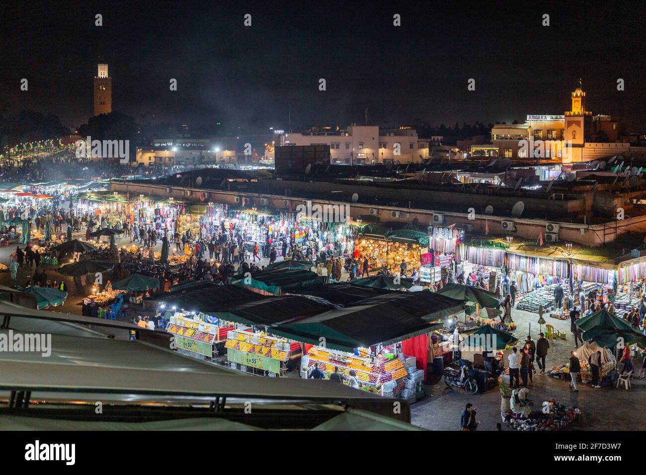 Jemaa el fnaa morocco marrakech snake hi-res stock photography and ...