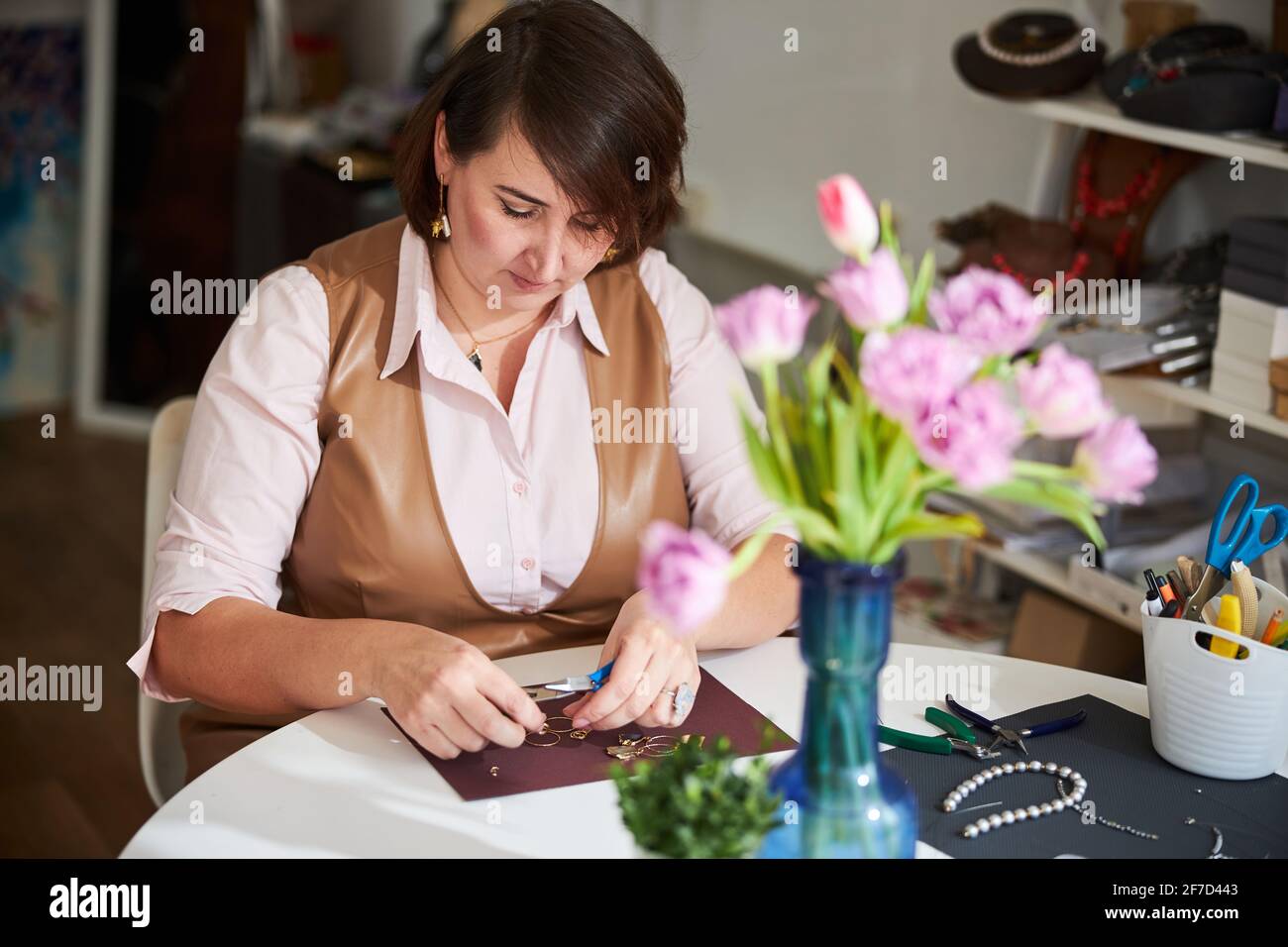 Serious handcrafter working on a gold jewelry item Stock Photo - Alamy