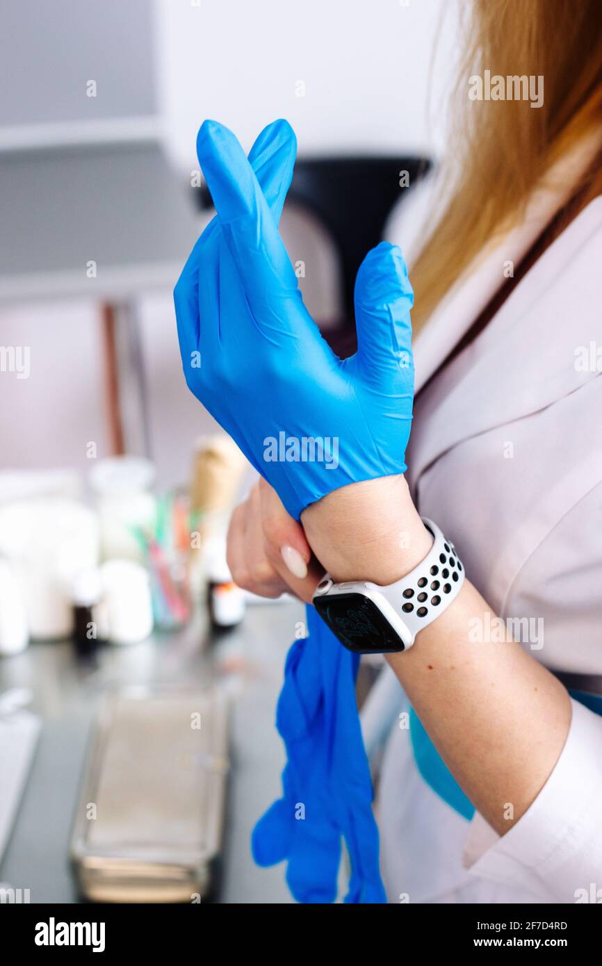 Female doctor puts patient hi-res stock photography and images - Alamy