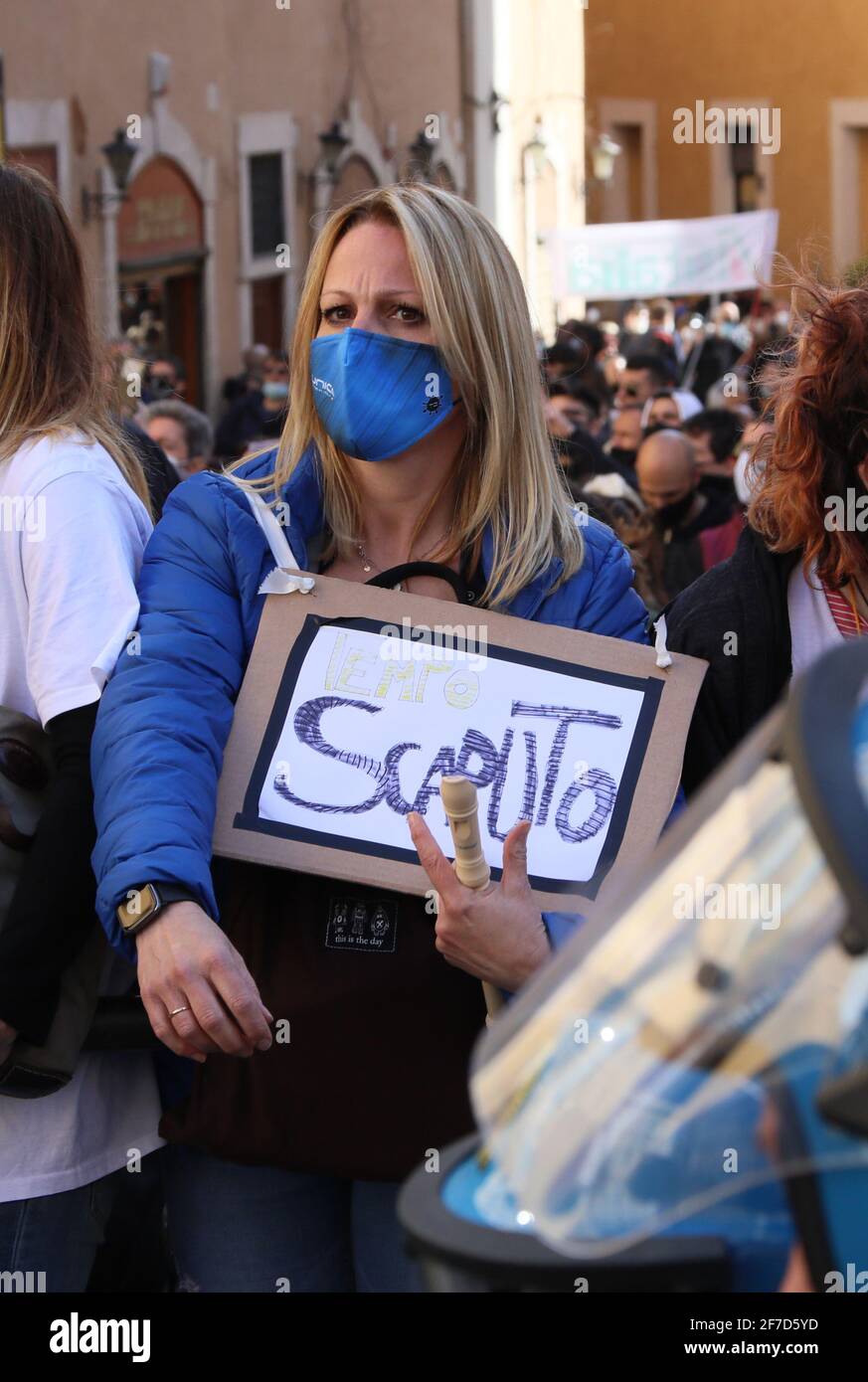 Rome, Italy. 06th Apr, 2021. Rome, Demonstration of street vendors ...