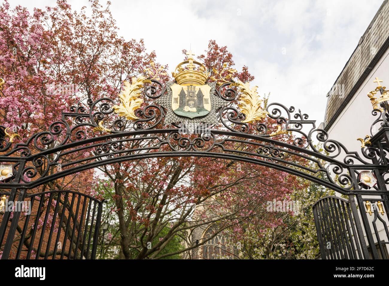 Crest gates hi-res stock photography and images - Alamy